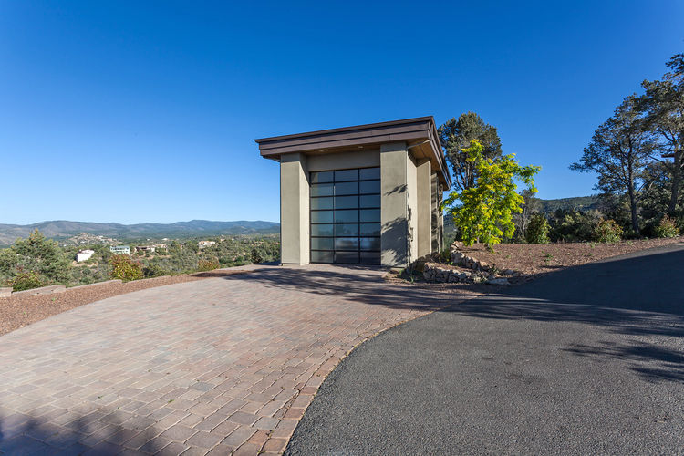 CarProperty.com / Spectacular Views 9 Car Garage Plus RV G...