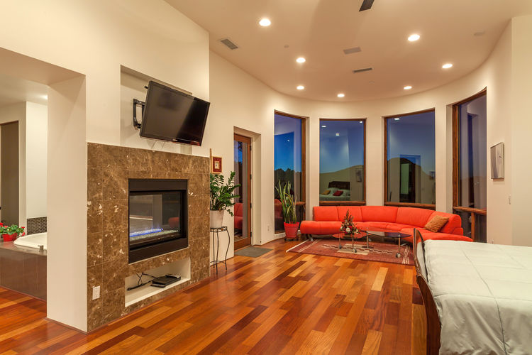 CarProperty.com / Spectacular Views 9 Car Garage Plus RV G...