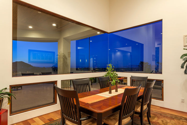 CarProperty.com / Spectacular Views 9 Car Garage Plus RV G...