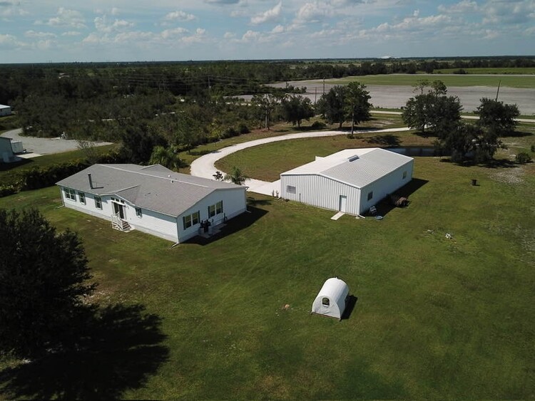 CarProperty.com / 2.65 Acres - 3,000 Sq. Ft. House - 40 x ...