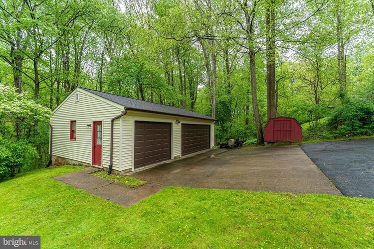 CarProperty.com / This House is for Car Lover's Only