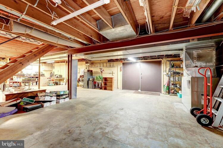 CarProperty.com / This House is for Car Lover's Only