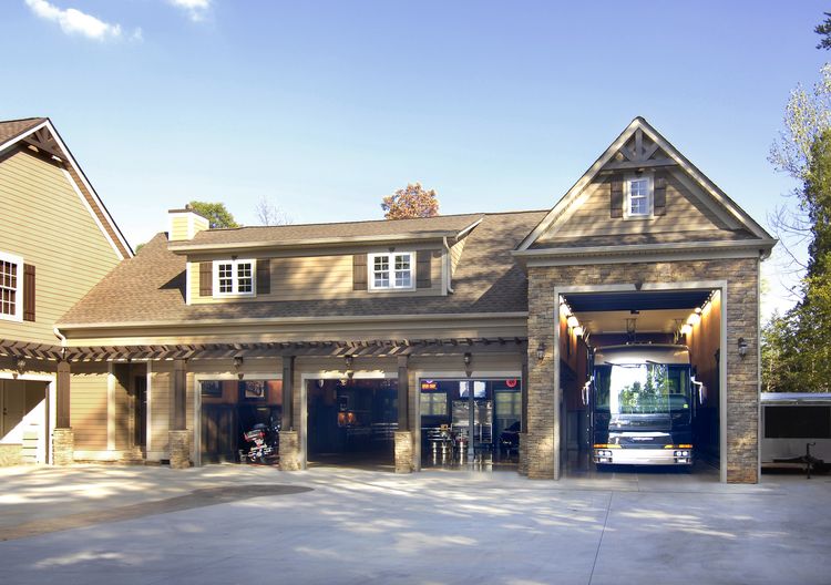 CarProperty.com / 6 plus Cars in this Showroom Garage with...