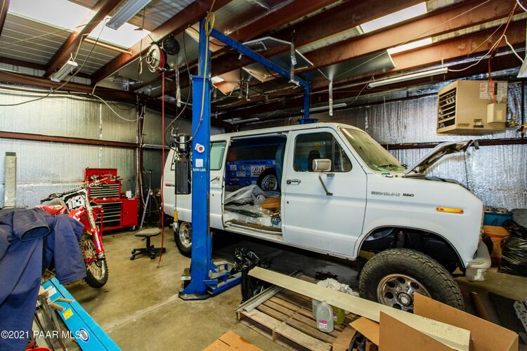 CarProperty.com / Home with Large Auto Shop