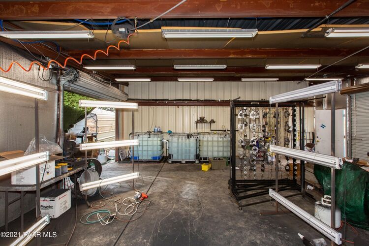 CarProperty.com / Home with Large Auto Shop