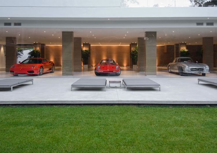 CarProperty.com / 32 Car Garage Glass Pavilion House in Sa...